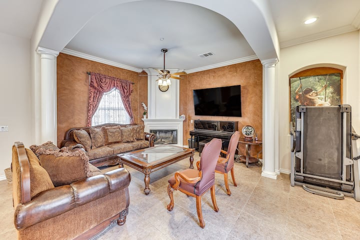 Upscale Triplex W/ Pool Access In Riverside! - Riverside, CA