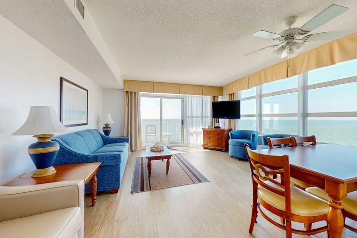 2br Oceanfront 18th-floor | Balcony | Pool - 
