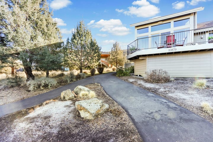 Vibrant Home With Fireplace & Indoor/outdoor Pools - Eagle Crest, OR