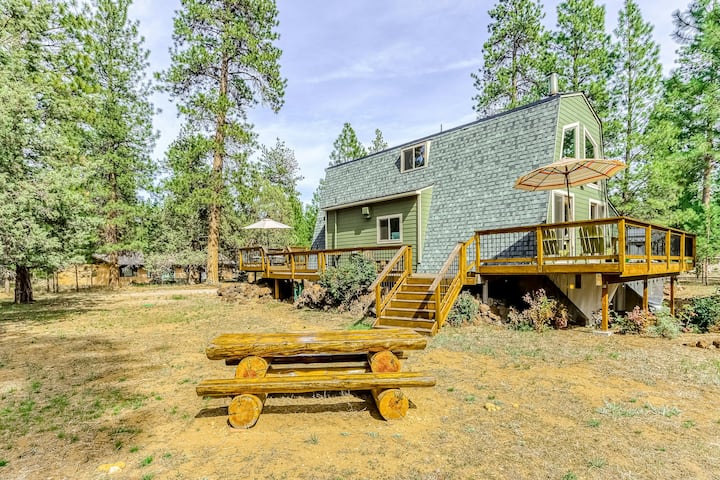 Modern 2br | Pool | Hot Tub | Woodstove | Deck - Black Butte Ranch, OR