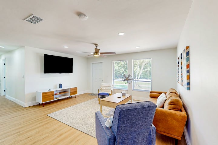 Sunlit 3br With Lanai & Bikes - Near Beaches, Golf - Naples Park, FL