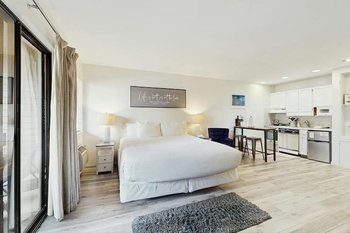 Studio Lakefront 2nd-floor | Balcony | Pool - South Lake Tahoe, CA