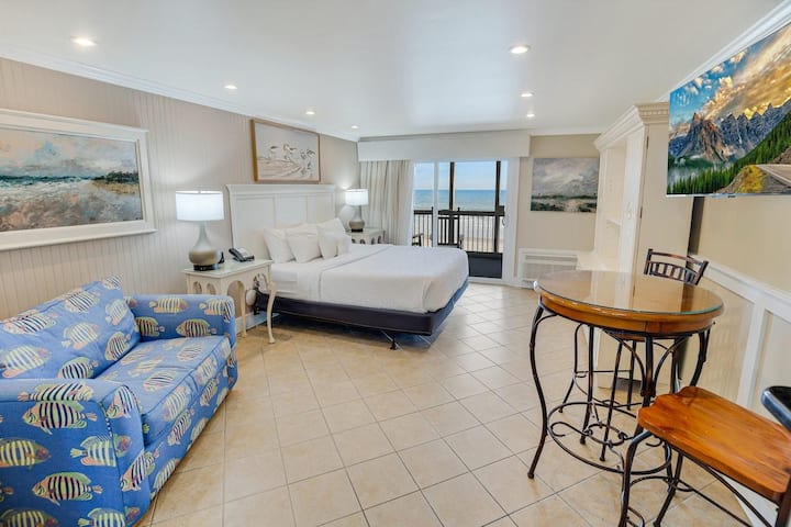 Oceanfront Views King Room With Amenities - Pawleys Island, SC
