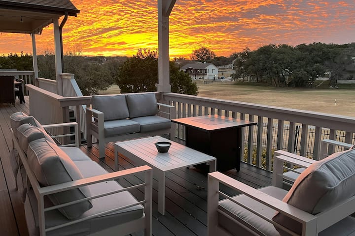 Sunset- & Valley-view 3br | Deck | Tennis - Lago Vista, TX