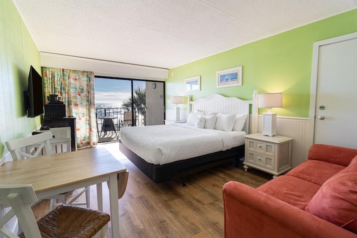 Superb 3rd Floor Oceanfront King Room - Pawleys Island, SC