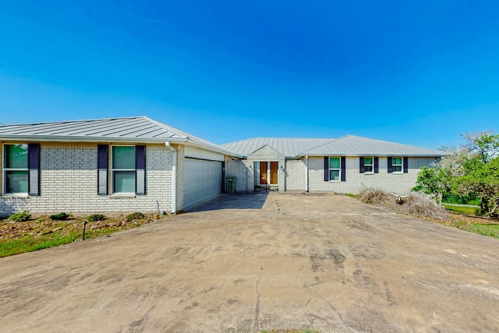 3br 2-story Home With Patio, Fireplace, Streaming - Kerrville, TX