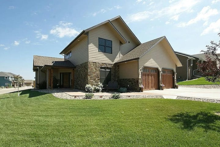 4br Spacious Home Near National Parks With Grill - Rapid City, SD