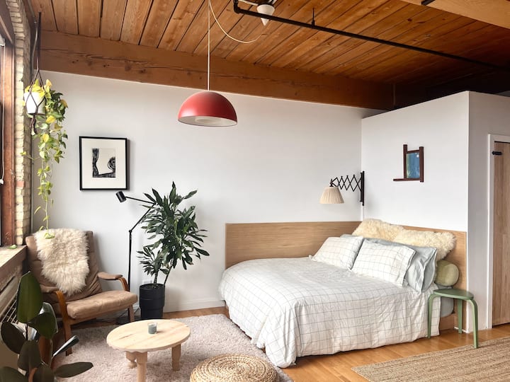 Stylish Toronto Loft • Walk To Cafes & Shops - Toronto