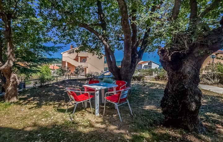 K-22216 Maison De Trois Chambres Avec La Terrasse - Punat