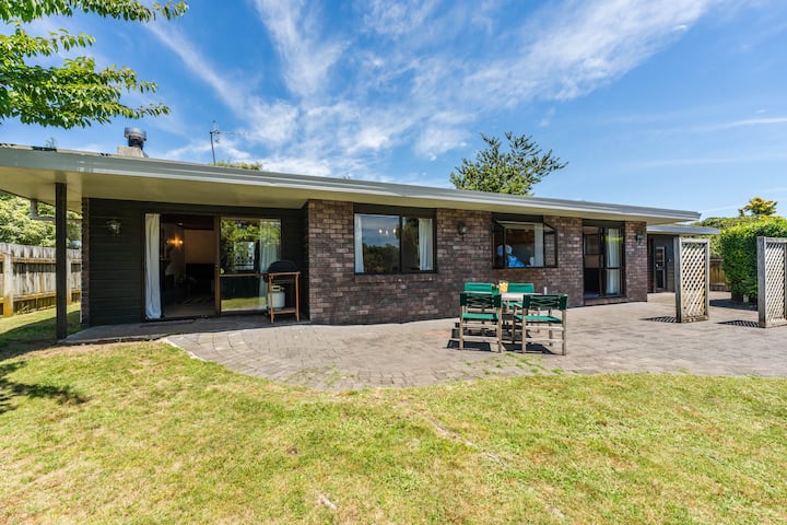 Lakeside Serenity - Taupo Holiday Home - Taupo