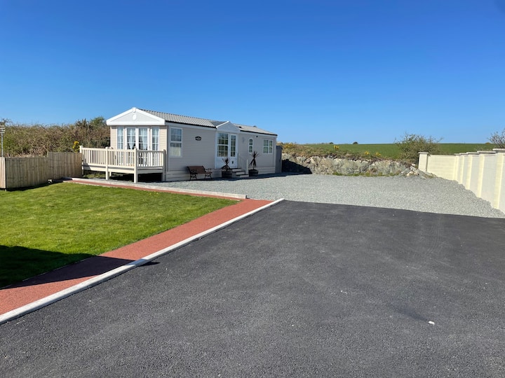 Captivating 2-bed Static Caravan On Private Land - Anglesey