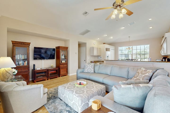 Exclusive 4br Lakefront 1st-floor | Patio | Pool - Fort Myers Beach, FL