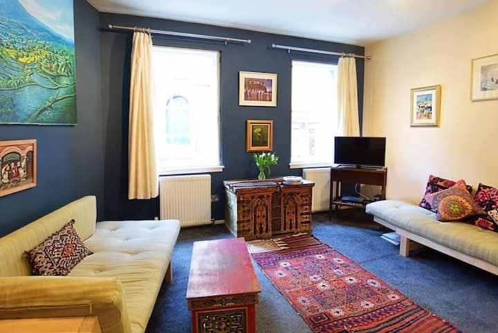 Bohemian Writers Retreat In Old Town - Leith
