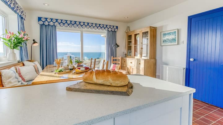 Min Y Mor - Trearddur Bay