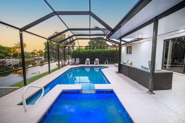 Canal, Heated Pool, Hot Tub, 2 King Beds & Fishing - Cape Coral, FL