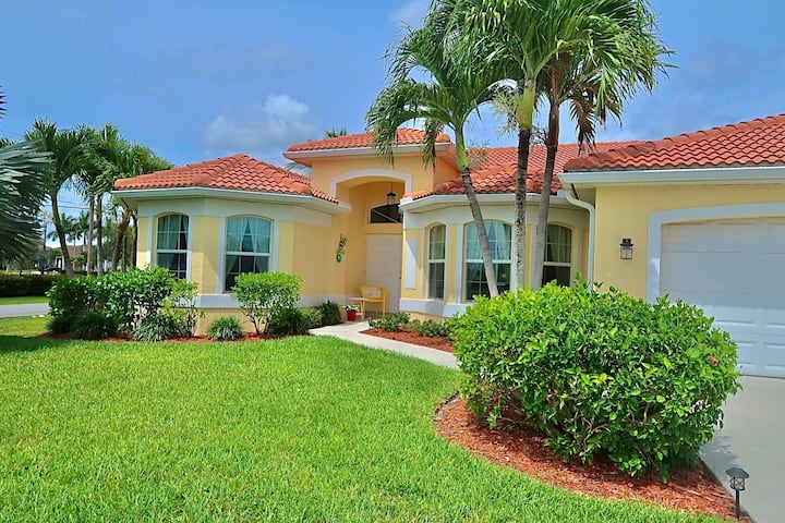 Villa Lahaina  Your Perfect Tropical Getaway - Cape Coral, FL