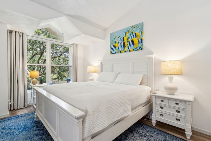 Poolside Oasis: Gated Complex, Near Beach And Pool - Amelia Island, FL