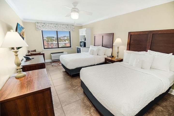 Comfortable Resort View Lodge Room 3rd Floor - Pawleys Island, SC