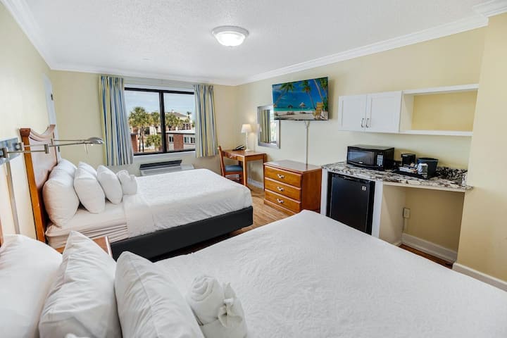 Live And Love 3rd Floor Resort View Lodge Room - Pawleys Island, SC