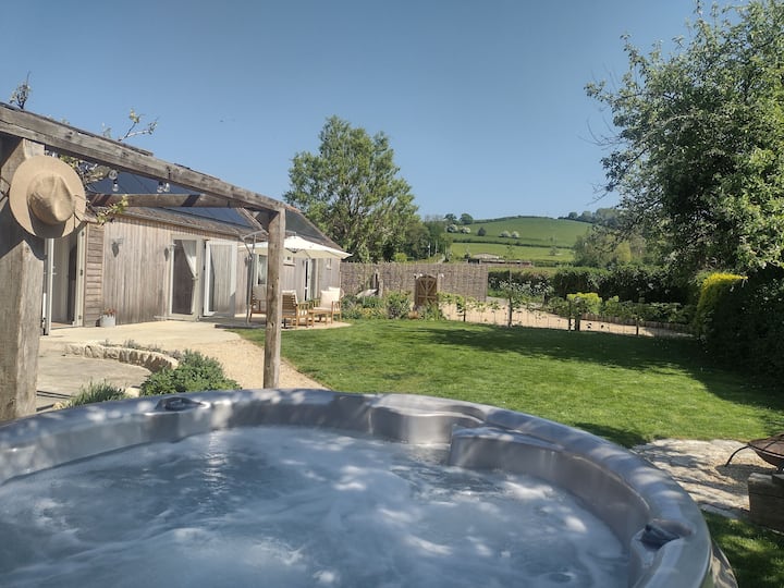 The Cow Byre: Luxury Cotswold Retreat With Hot Tub - Wiltshire