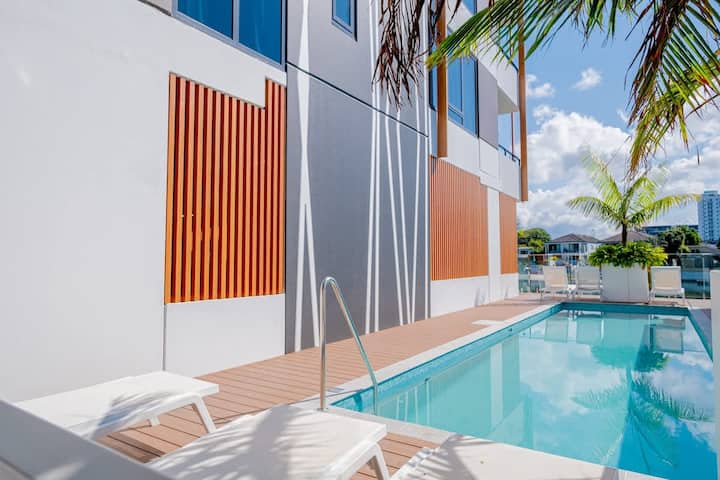 Luxury Retreat In Paradise:gym, Pool& Bbq - Gold Coast