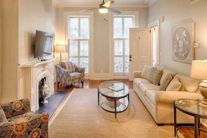 1850s 2nd Floor Suite On Chatham Square For 2! - Savannah, GA