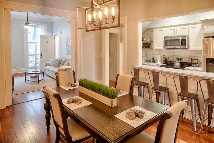 Parlor On The Park, Beautifully Renovated 1850s To - Savannah, GA