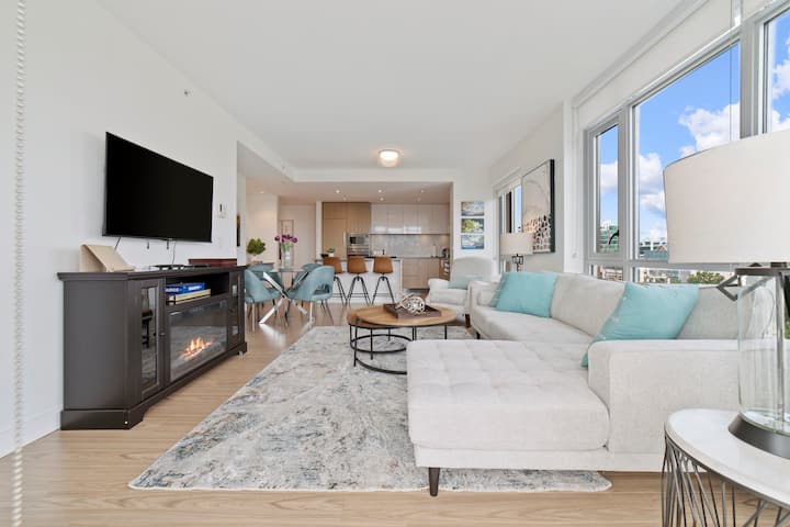 Haven: Luxe Condo In Downtown Oasis - Victoria