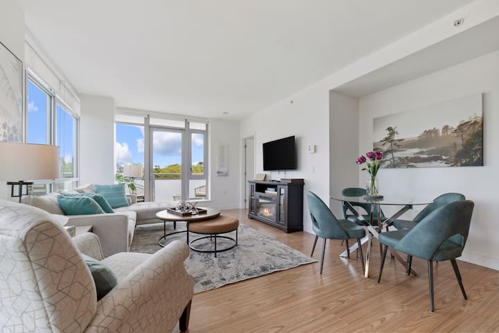 Haven: Luxe Condo In Downtown Oasis - Victoria