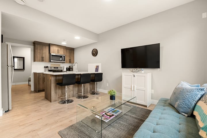 Heart Of Hillhurst | Stylish 1br Retreat - Calgary