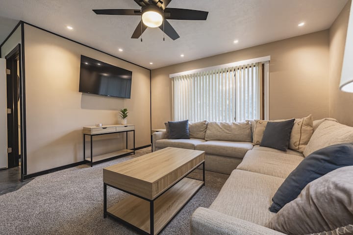 Quiet Neighborhood | Pet Friendly | 2 Bed 1 Bath - Sioux Falls, SD