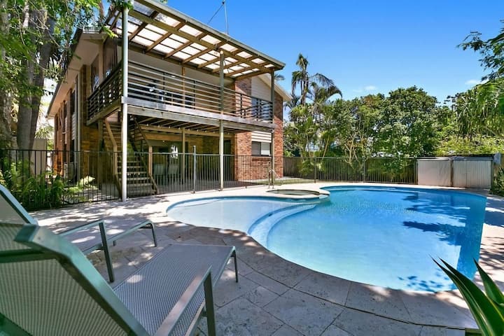 Generous Home With 4 Bedrooms, Pool, Pet Friendly - Noosa Heads