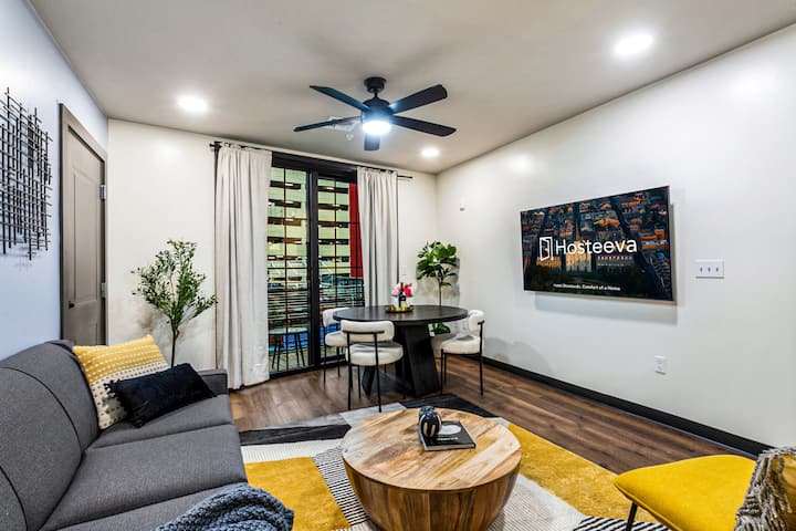 Iconic Nola 2br Experience Condo With 2 Balconies - New Orleans, LA