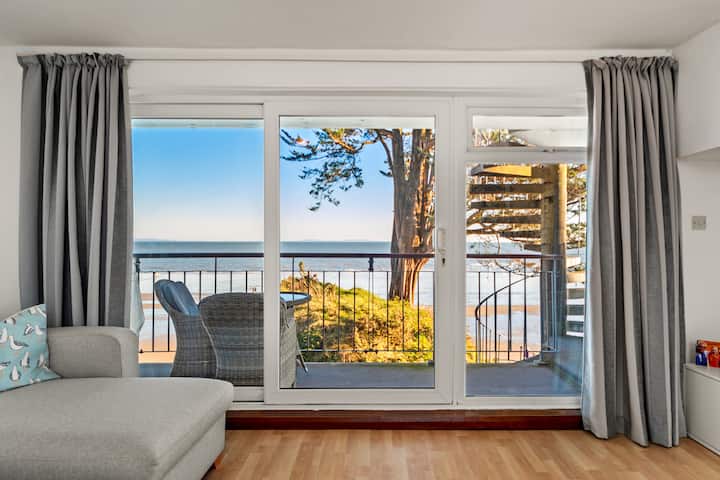 Life's A Beach - Direct Beach Access, Sea Views - Saundersfoot