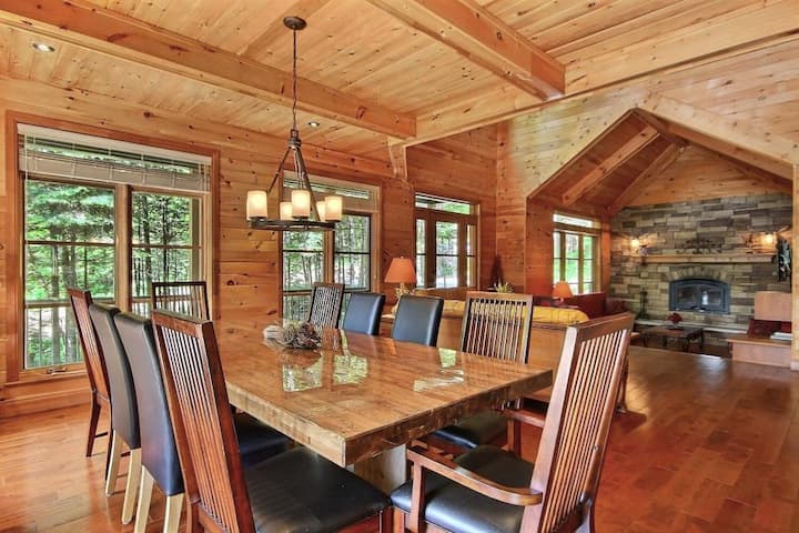 Spacieuse Terrasse Dotée D'un Spa - Charlevoix Regional County Municipality