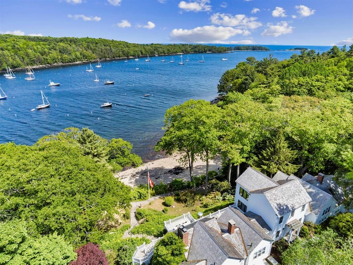 Luxury Rockport Harbor Home W/ Sandy Beach & Dock - Camden, ME
