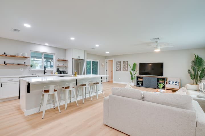 Cape Coral Home W/ Pool & Boat Dock, 5 Mi To Beach - Cape Coral, FL