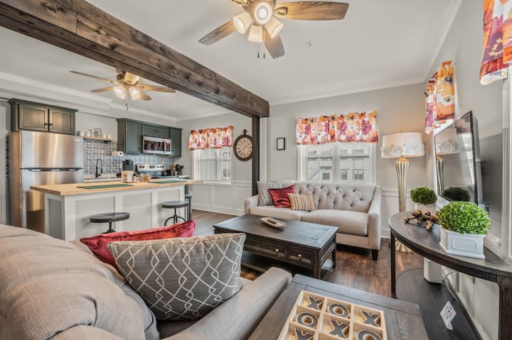 Seasons Hospitality Large 1br Great Location - Connecticut