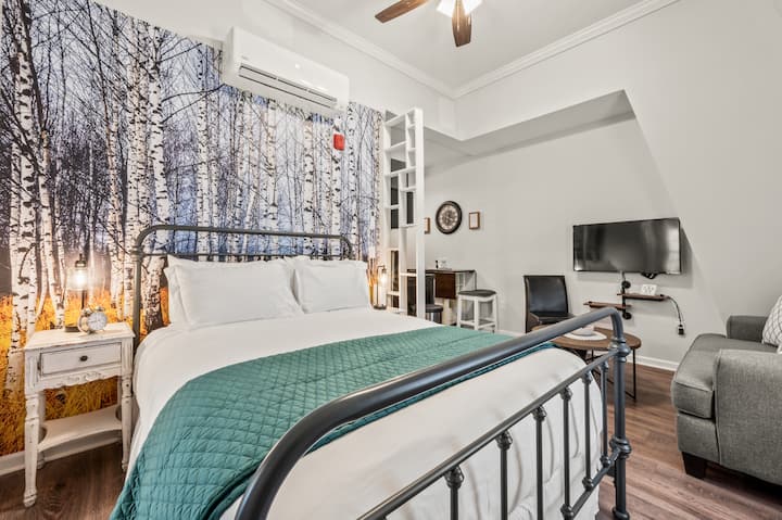 Seasons Hospitality New Studio Comfort - Sleeping Giant State Park, Hamden