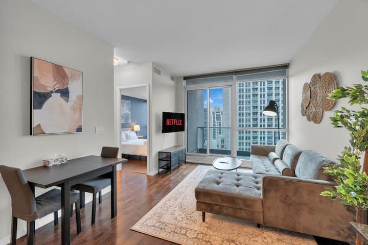 Spacious 2br - Pool|gym|sauna|hot Tub|free Parking - Toronto