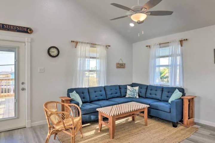 Cozy 3 Bedroom House - Steps From The Beach - Freeport, TX