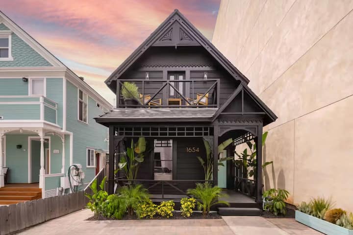 Renovated Little Italy Home | Hot Tub & Pool Table - Coronado Island, CA