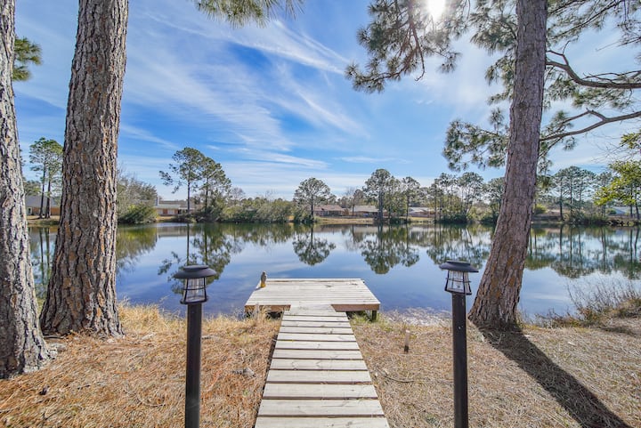 Cozy Home On A Pond - 8 Miles To The Beach! - Lillian, AL