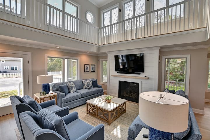 The Crown Jewel Of Bethany Beach - Sleeps 23 - Bethany Beach, DE