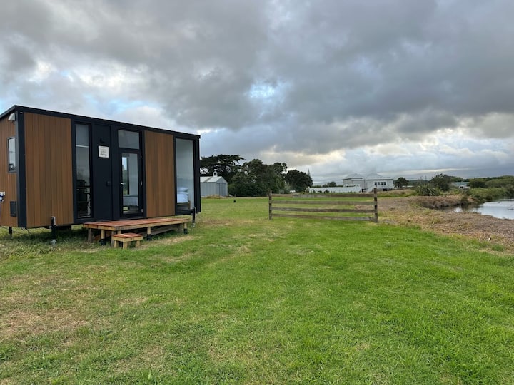 Rangiuru Stream By Tiny Away - Ōtaki Beach