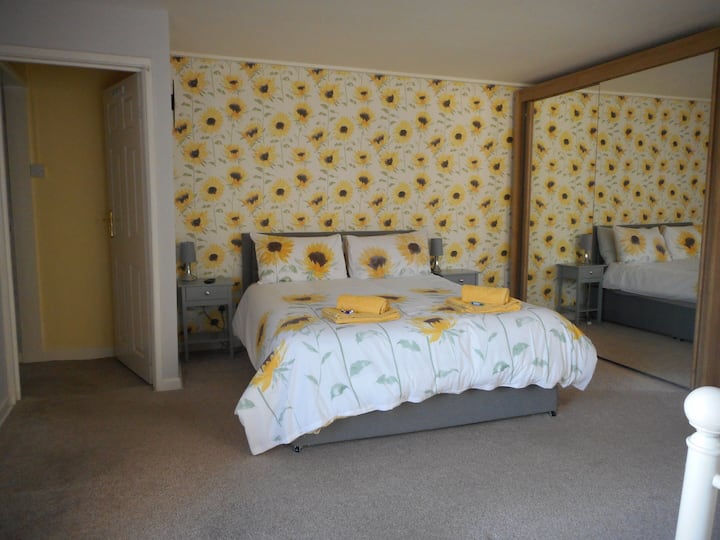 Small-first Floor-double Room-economy-ensuite - Weymouth