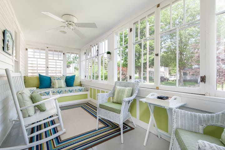 Cozy Cottage W/sun Porch - 2 Blocks To Kids Corner - South Haven, MI