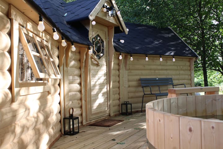 Cabane Dans Un Jardin Arbore - Deux-Sèvres