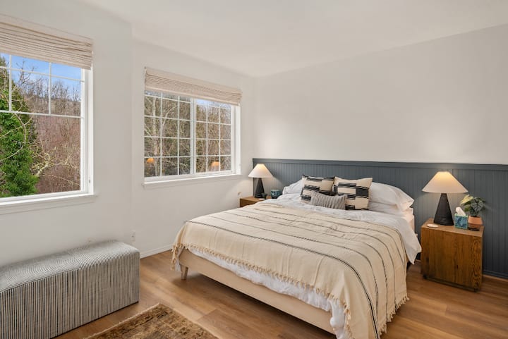 Modern Urban Luxury Escape - Unit 2 - Bellevue, WA