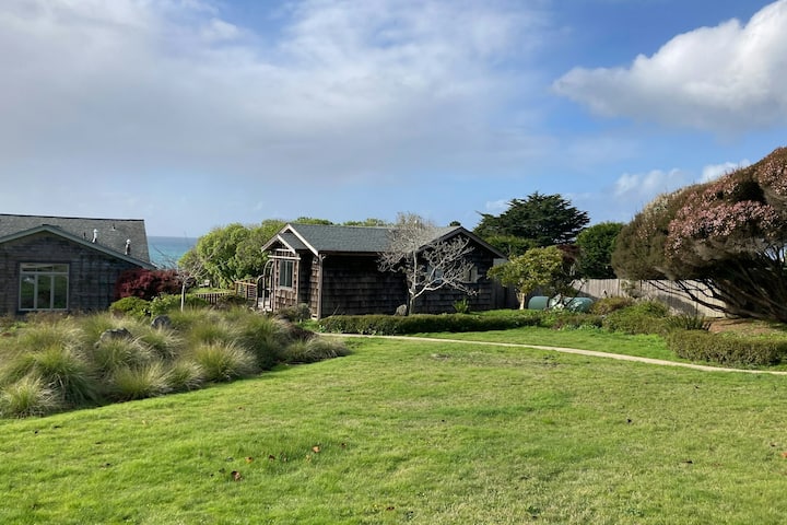 1br Oceanfront Cottage W/beach Views & Kitchenette - Mendocino, CA